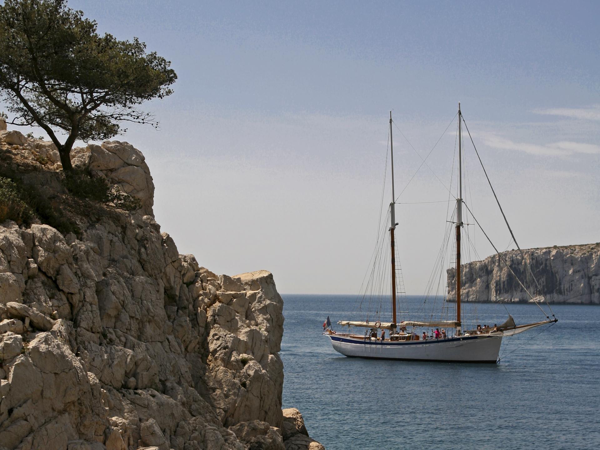 Visit the calanques in winter | Marseille Tourism