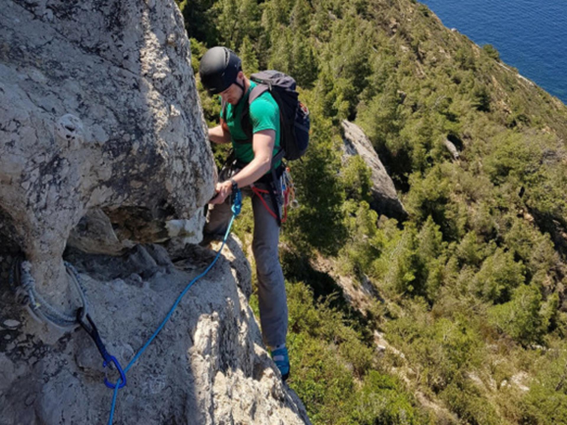 Escalade dans les calanques | Site officiel de l’Office de Tourisme de ...