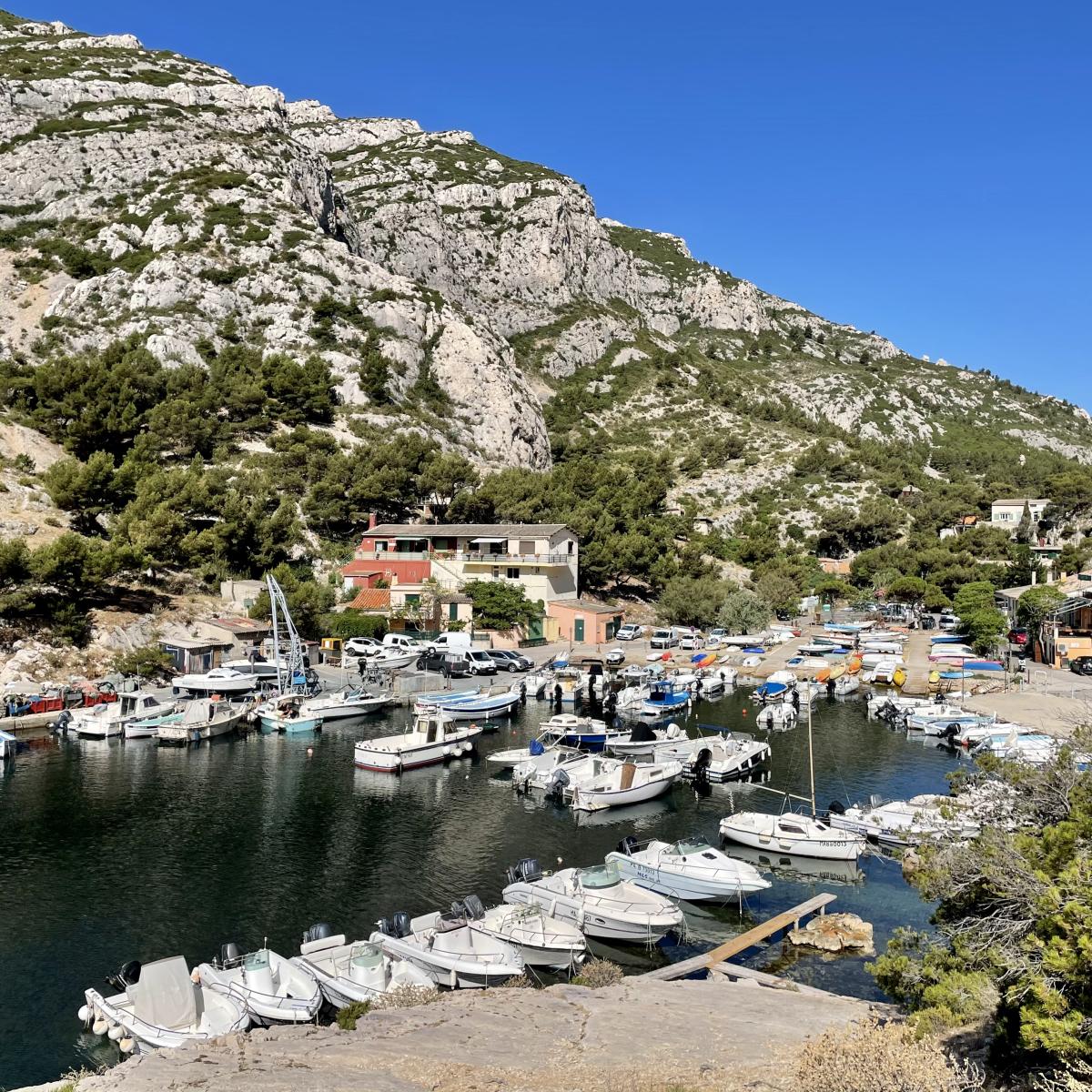 Les plus beaux hébergements dans les Calanques | Office de Tourisme de ...
