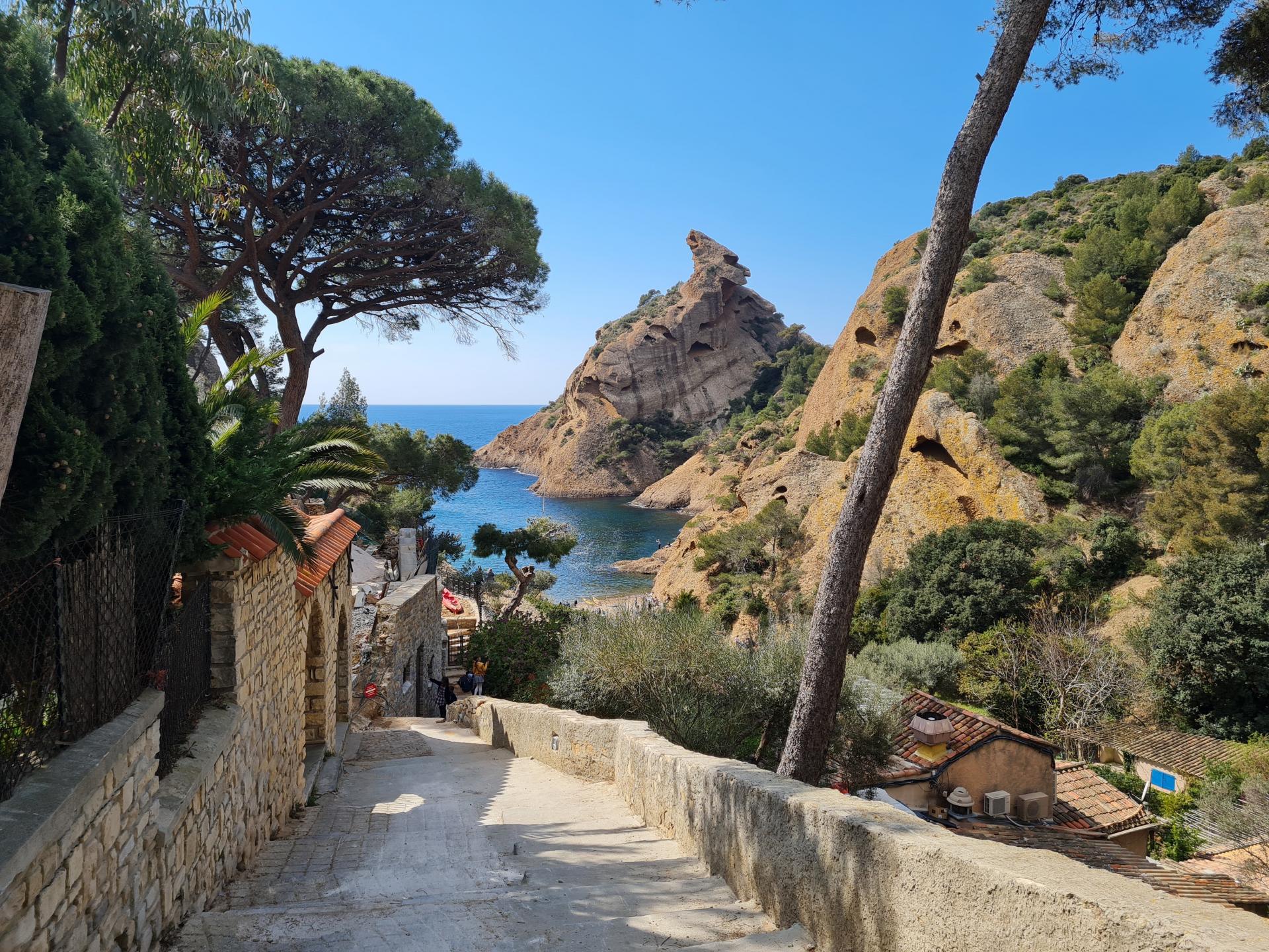 Les plus beaux hébergements dans les Calanques | Office de Tourisme de ...
