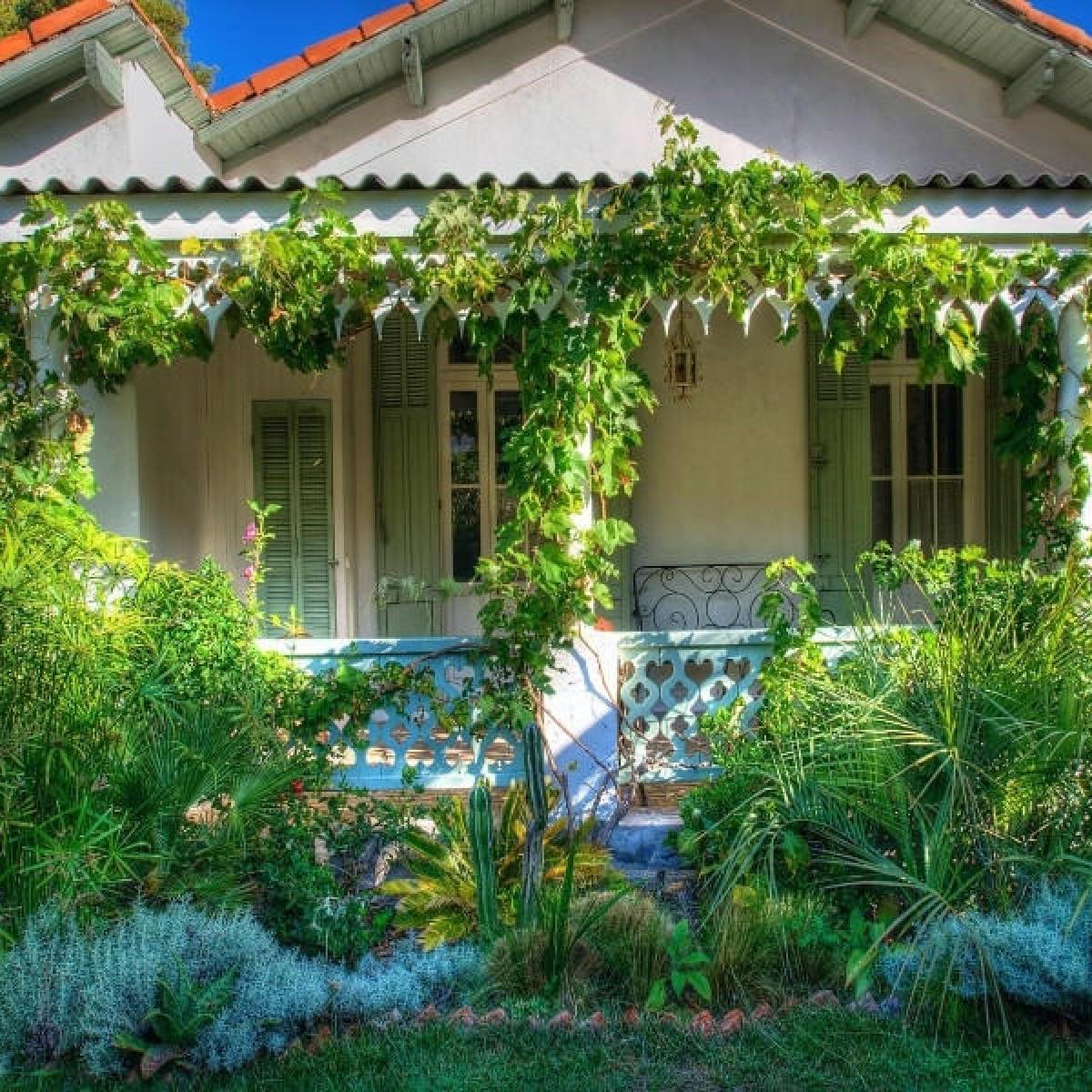 Les plus beaux hébergements dans les Calanques | Office de Tourisme de ...